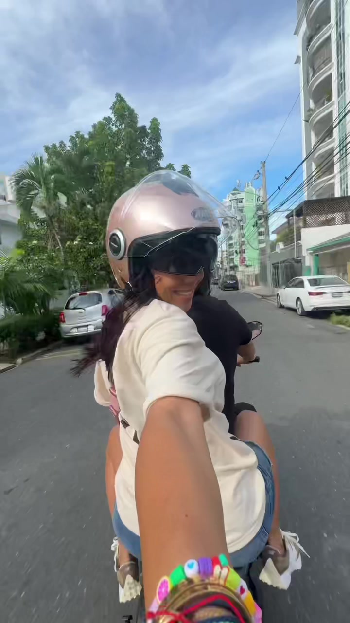 Lily Mateo (@lilymateo_) - Urlebird
