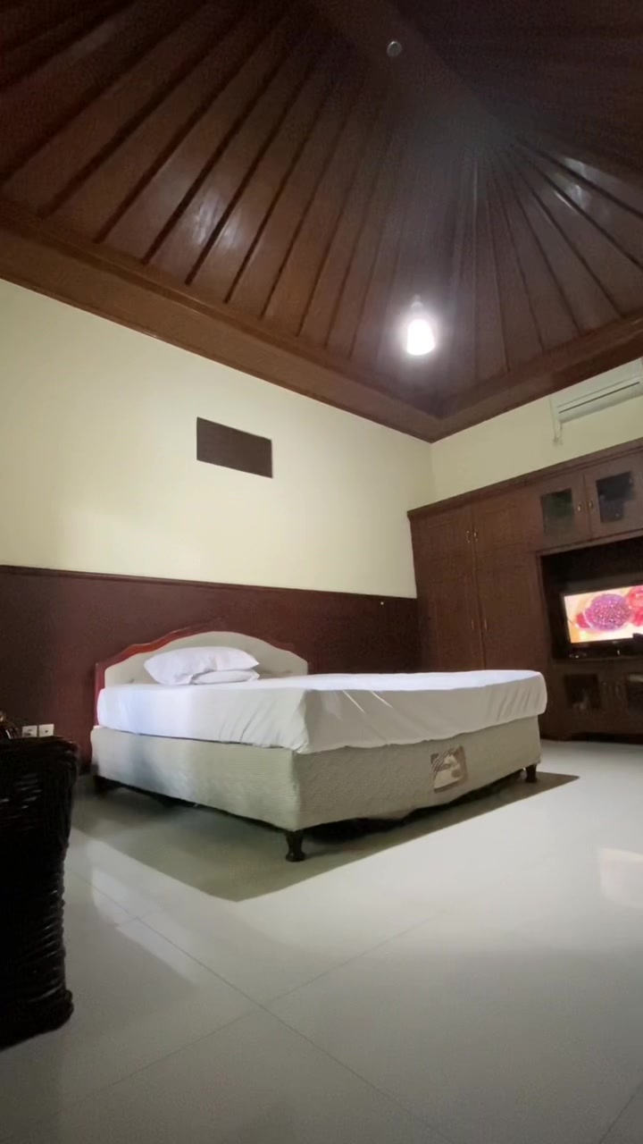 Momi Itha (@momi_itha) - Urlebird