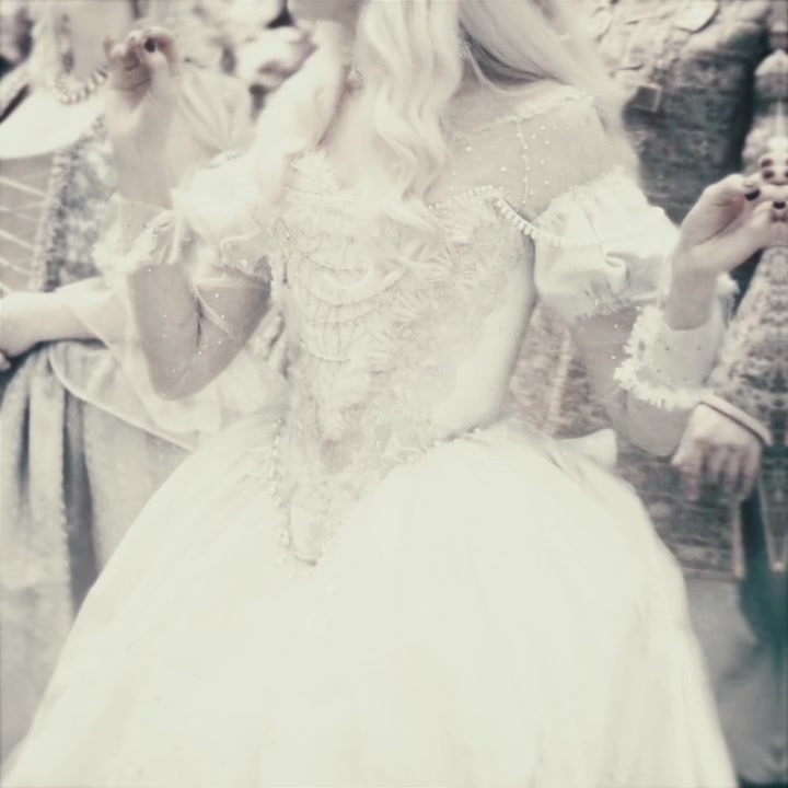 Two sisters, two completely different | wundegore (@wundegore)