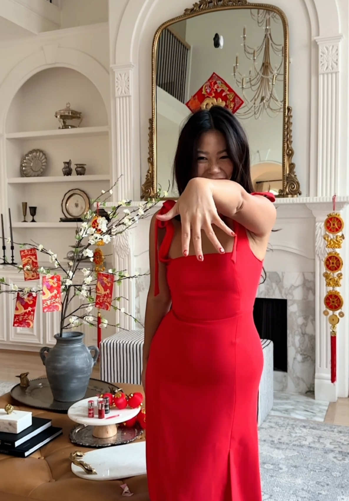 I love how the back of this dress | 𝑹𝒂𝒄𝒉𝒆𝒍 𝑨𝒓𝒏𝒂𝒖𝑿 (@rachelarnaux_original)