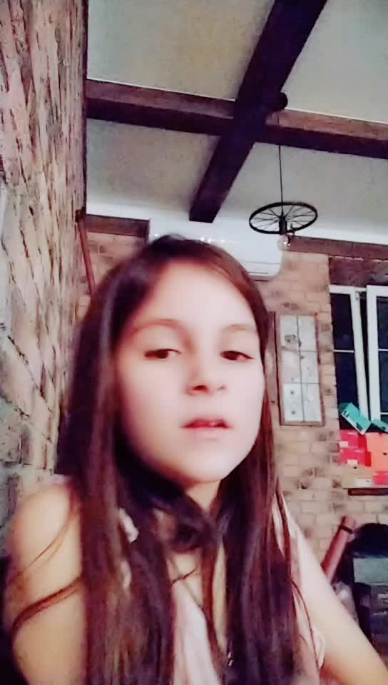 emmillii (@emmimilli) - Urlebird