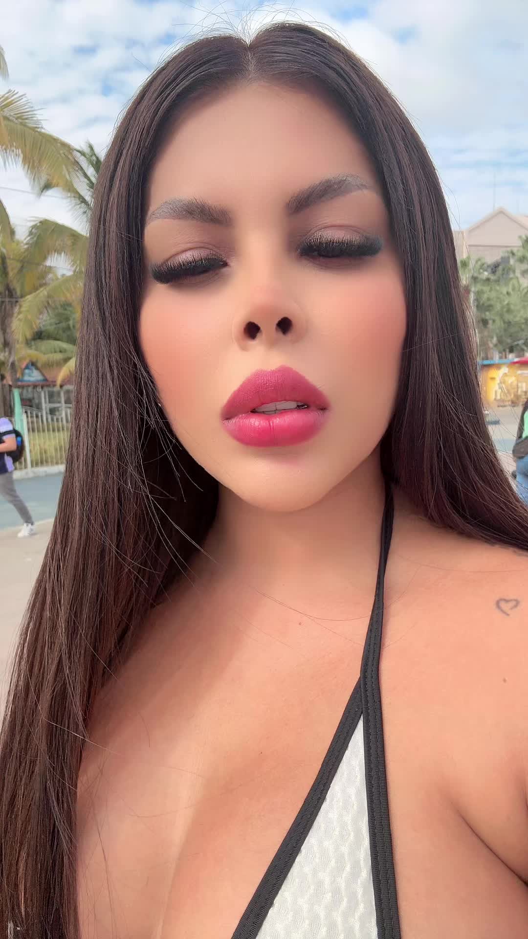 Jomi Roldan 🌸 (@jomiiroldan) - Urlebird