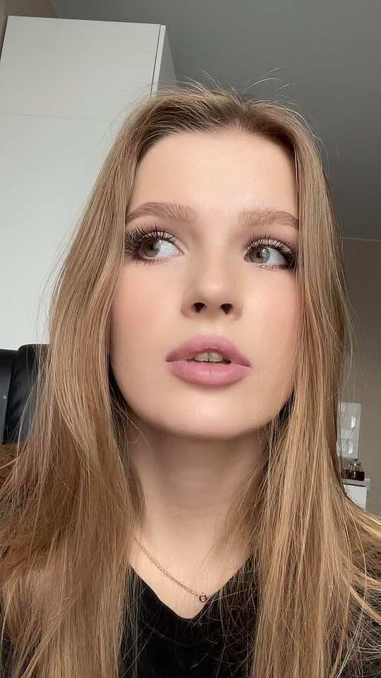 🦄 @elliemoore.official - Ellie Moore - TikTok