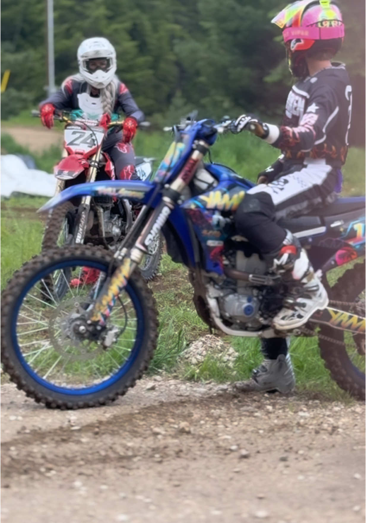 Yana Roney (@powderfluffgurl) - Urlebird