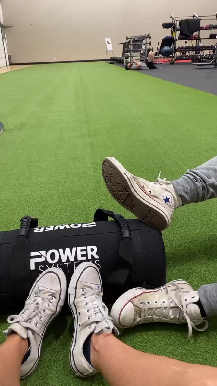 Lil bit of legs for your Monday 😜 s/o | Hunter Hendricks ...