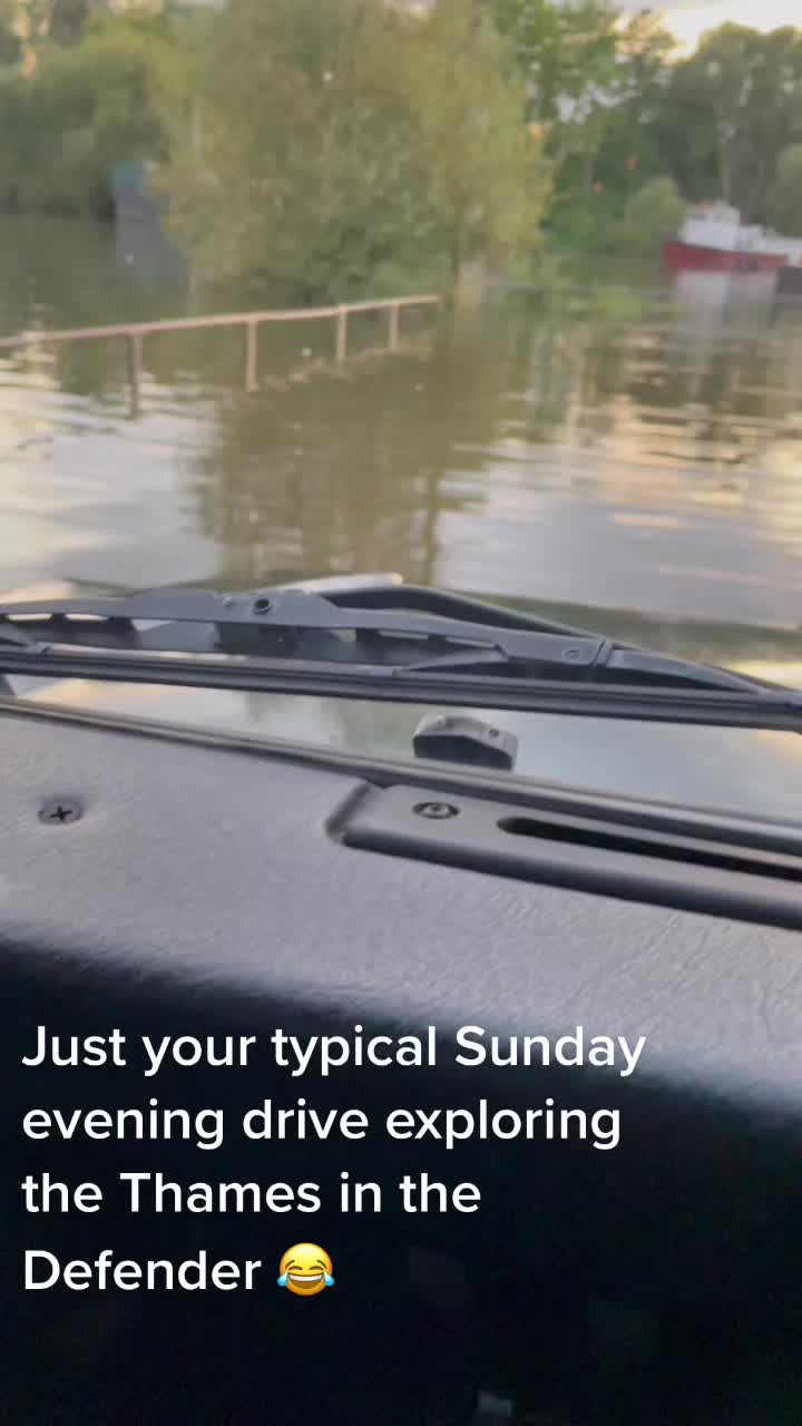 Driving my defender 110 through some | user6727852038351 (@ewanlondon)