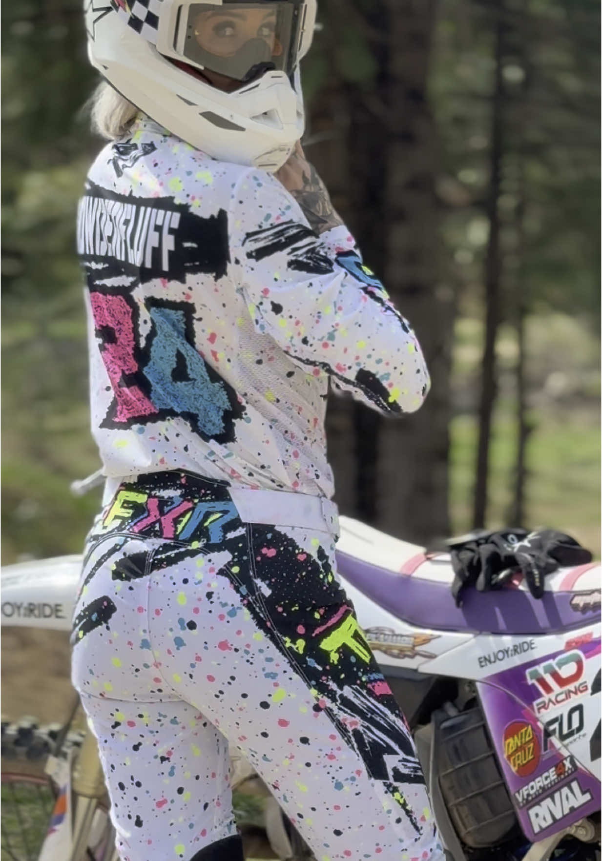 Yana Roney (@powderfluffgurl) - Urlebird