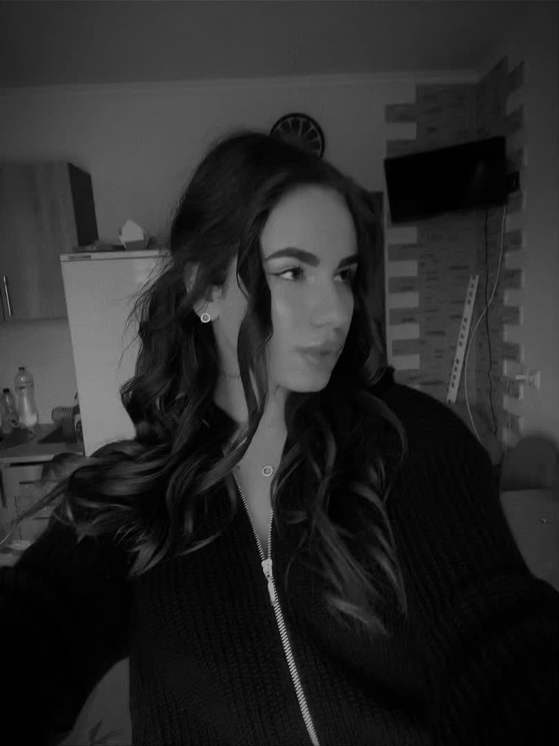 Aleksandra 🖤 (@aleksandra.ss_13) - Urlebird