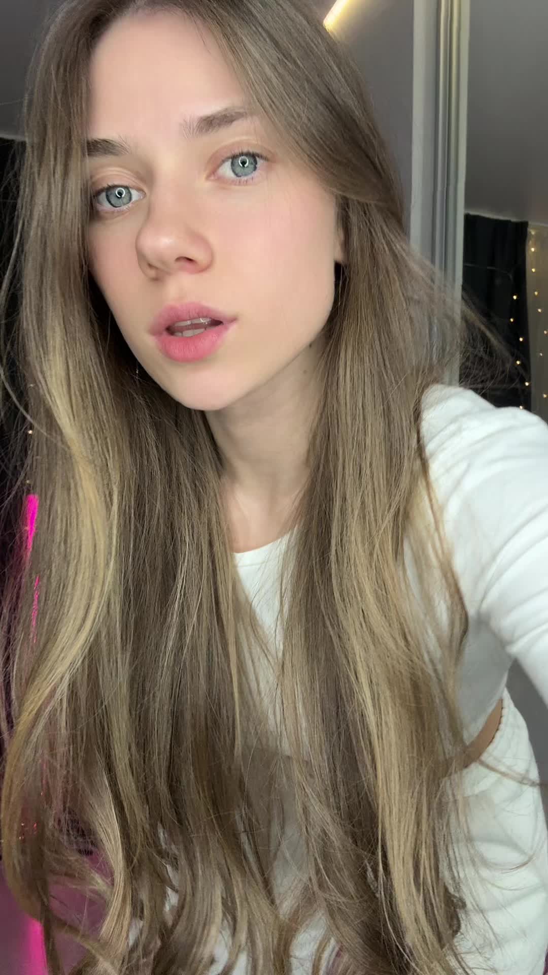 quiero besarte pero | Nexxxt 🐰🍒 (@nexxxt.21)