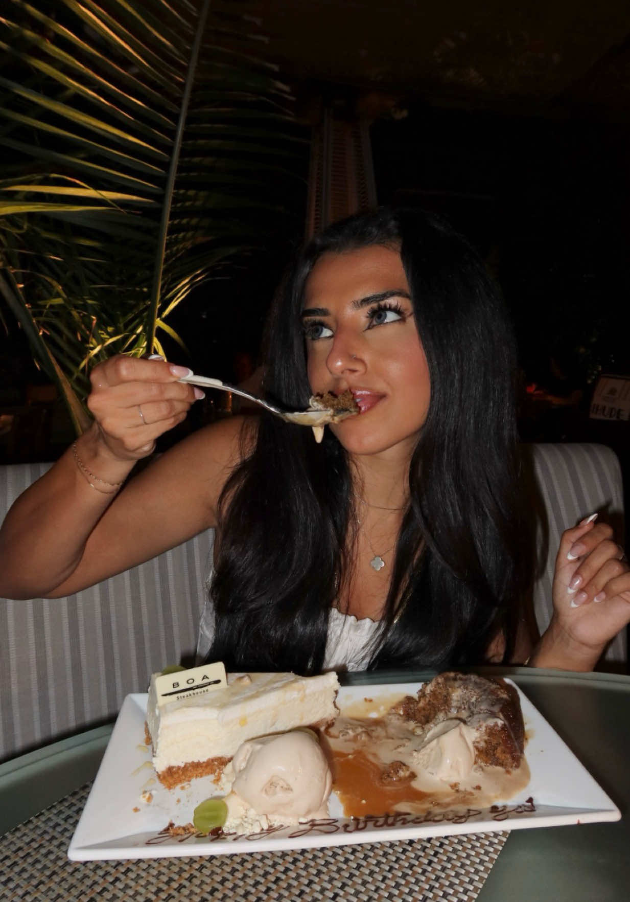 Gal Akbari (@galvsfood) - Urlebird