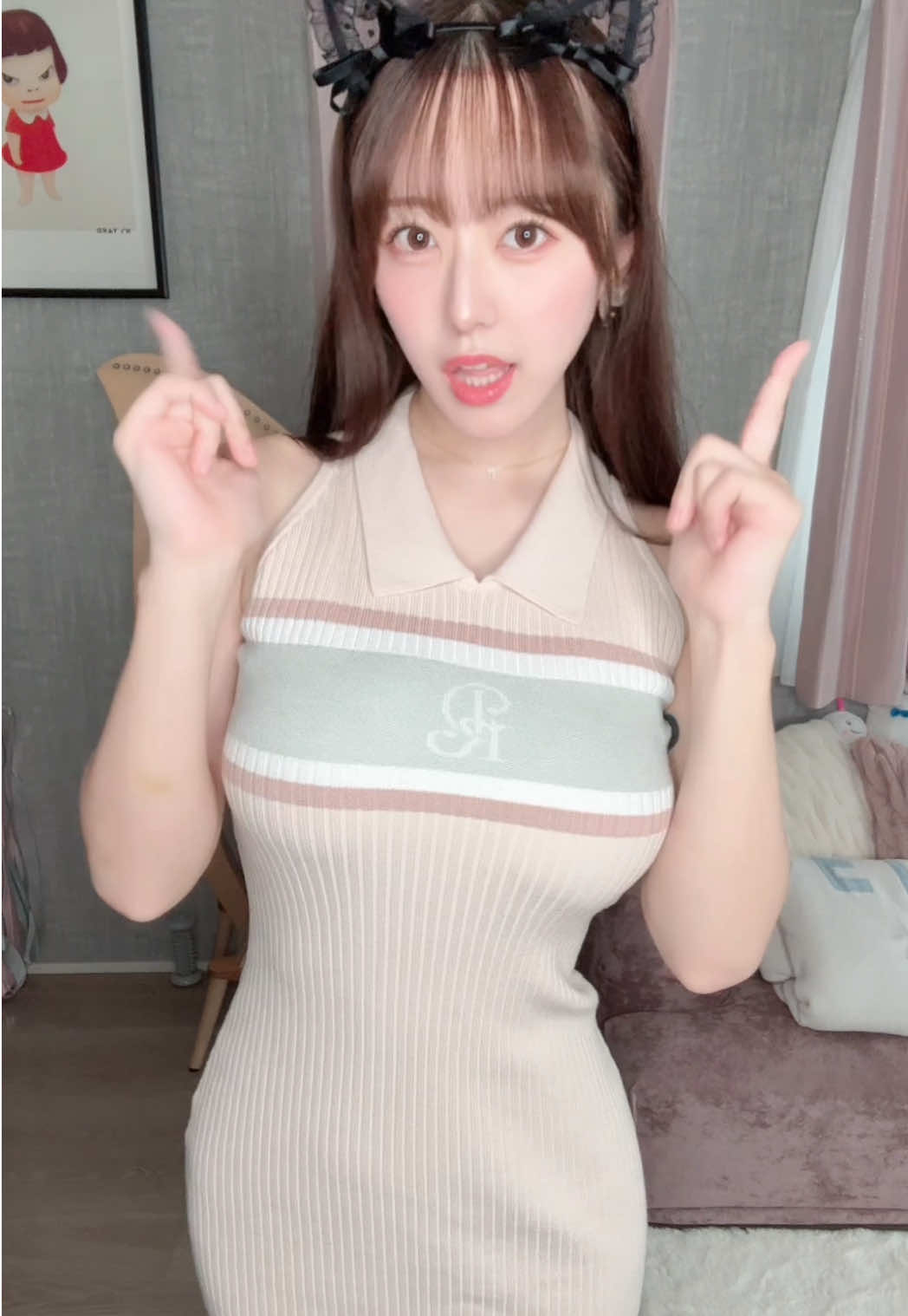 この服で歩いてたらとても見られる | 音羽美奈(みなぽち)🎨🎹 (@mina_pochico)