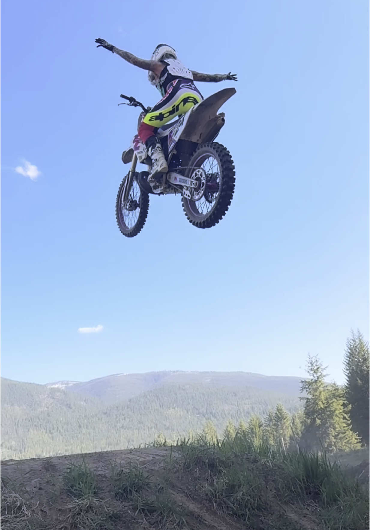 Yana Roney (@powderfluffgurl) - Urlebird