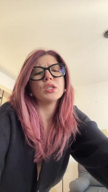 Chloe (@sumchloe) - Urlebird