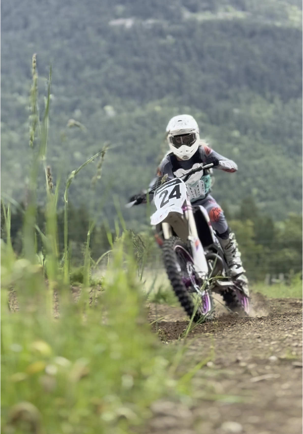 Yana Roney (@powderfluffgurl) - Urlebird