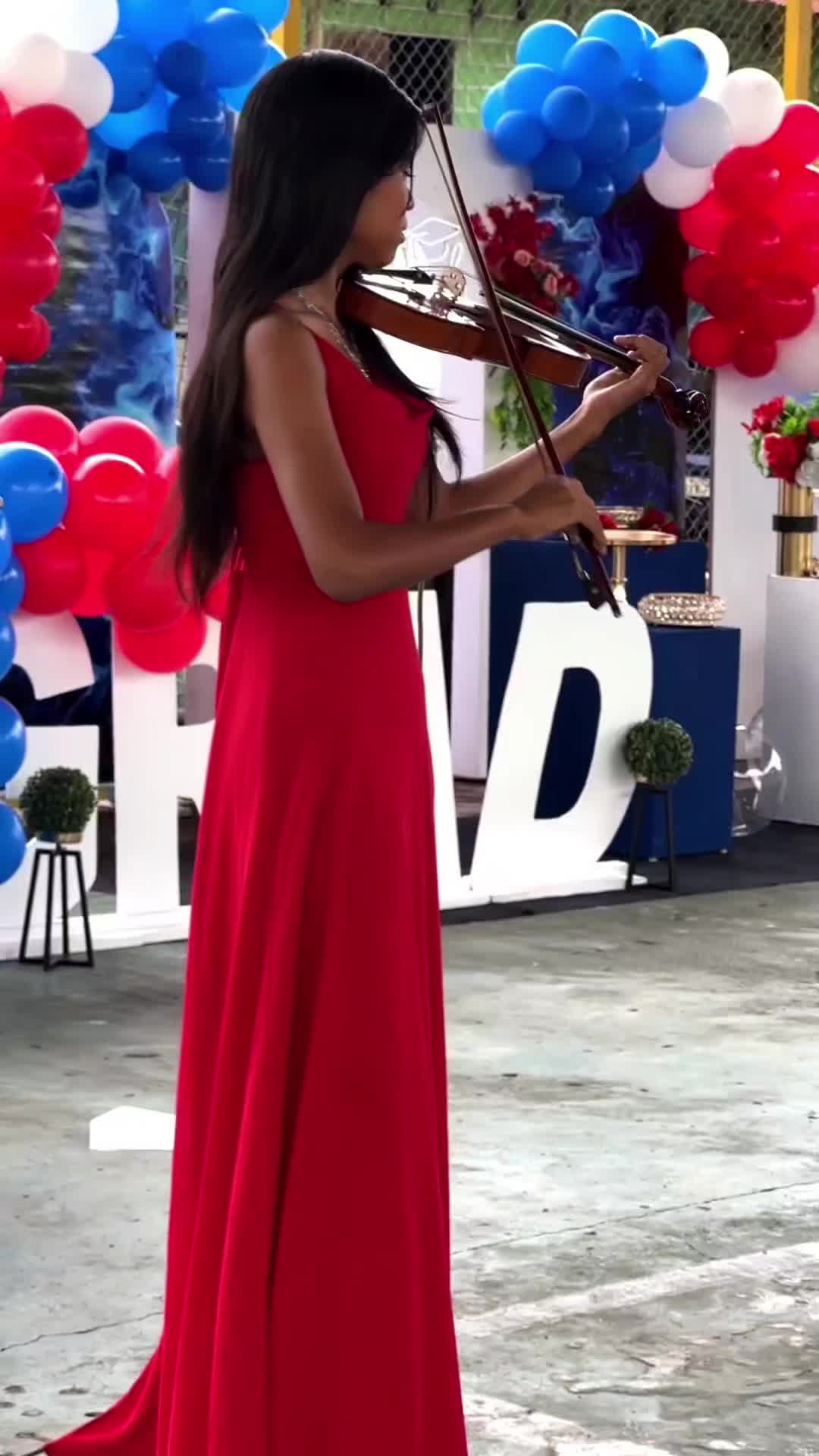 Barbara Queen 🎻 (@barbaraqueenec) - Urlebird