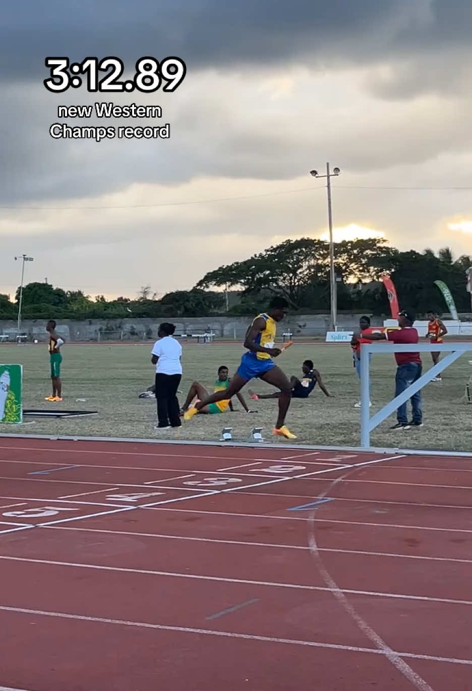 Western Champs 2025 | Boys Open 4x400m | Track side with Mel ...