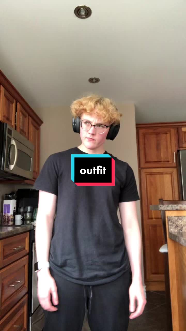 no its not a cosplay but what are u | leon (@leon.cos.games)