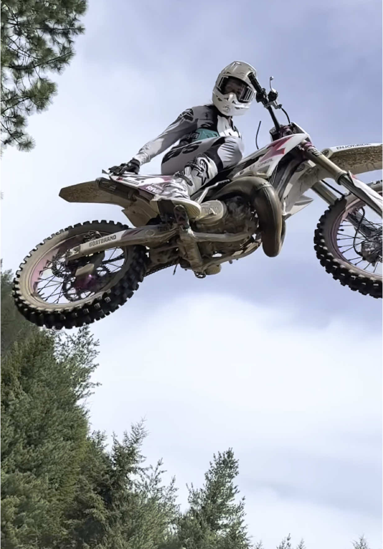 Yana Roney (@powderfluffgurl) - Urlebird