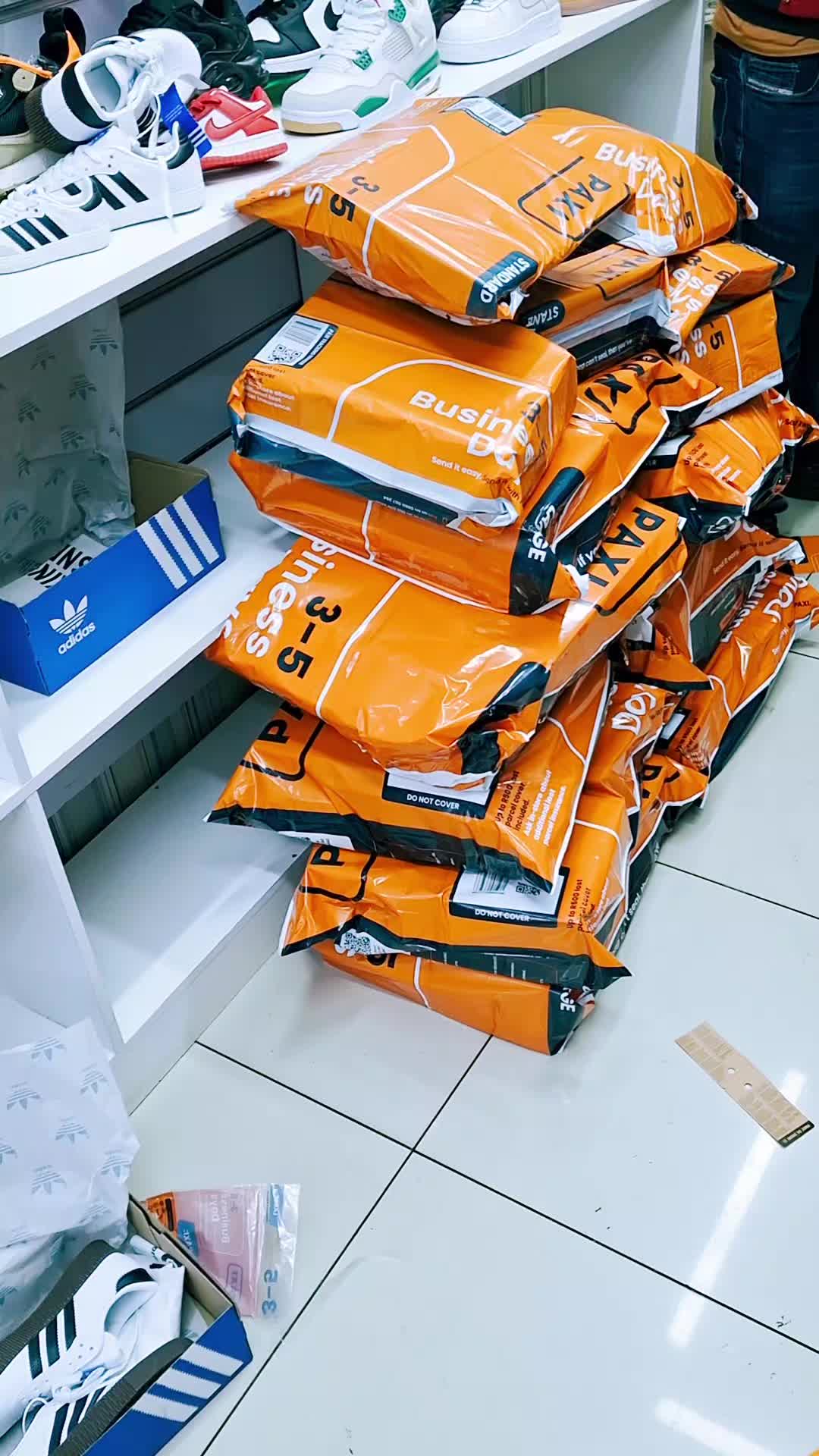 JP Sneaker Store SA (@jpsneakerstore) - Urlebird