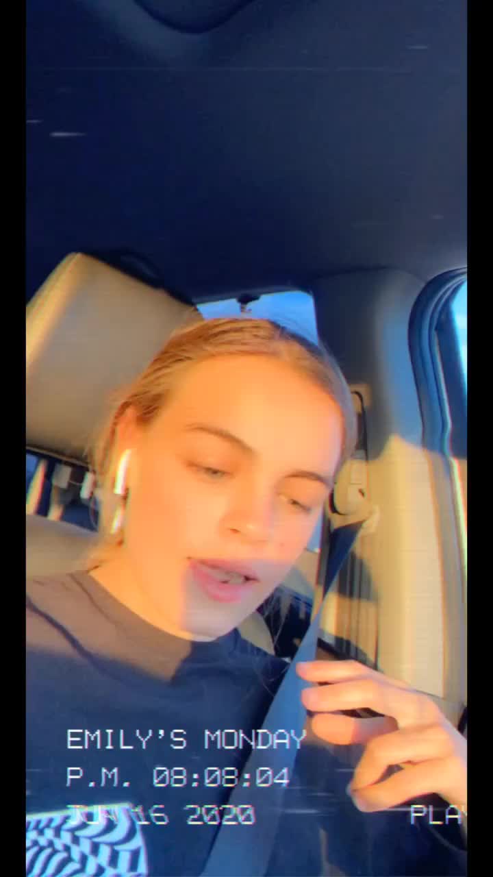 Me is single so like hmu yk snap is | Emily treacy 🧸 (@etreacy)