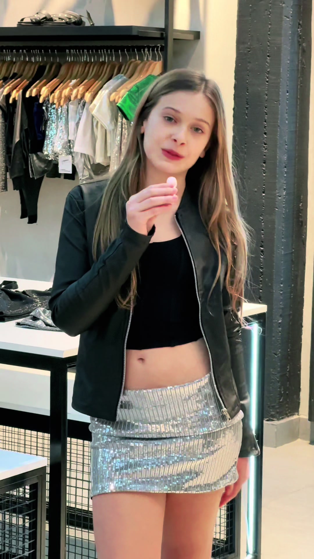 Eligiendo looks con Oli 😍⭐️ | So Cippo (@socipposhop)