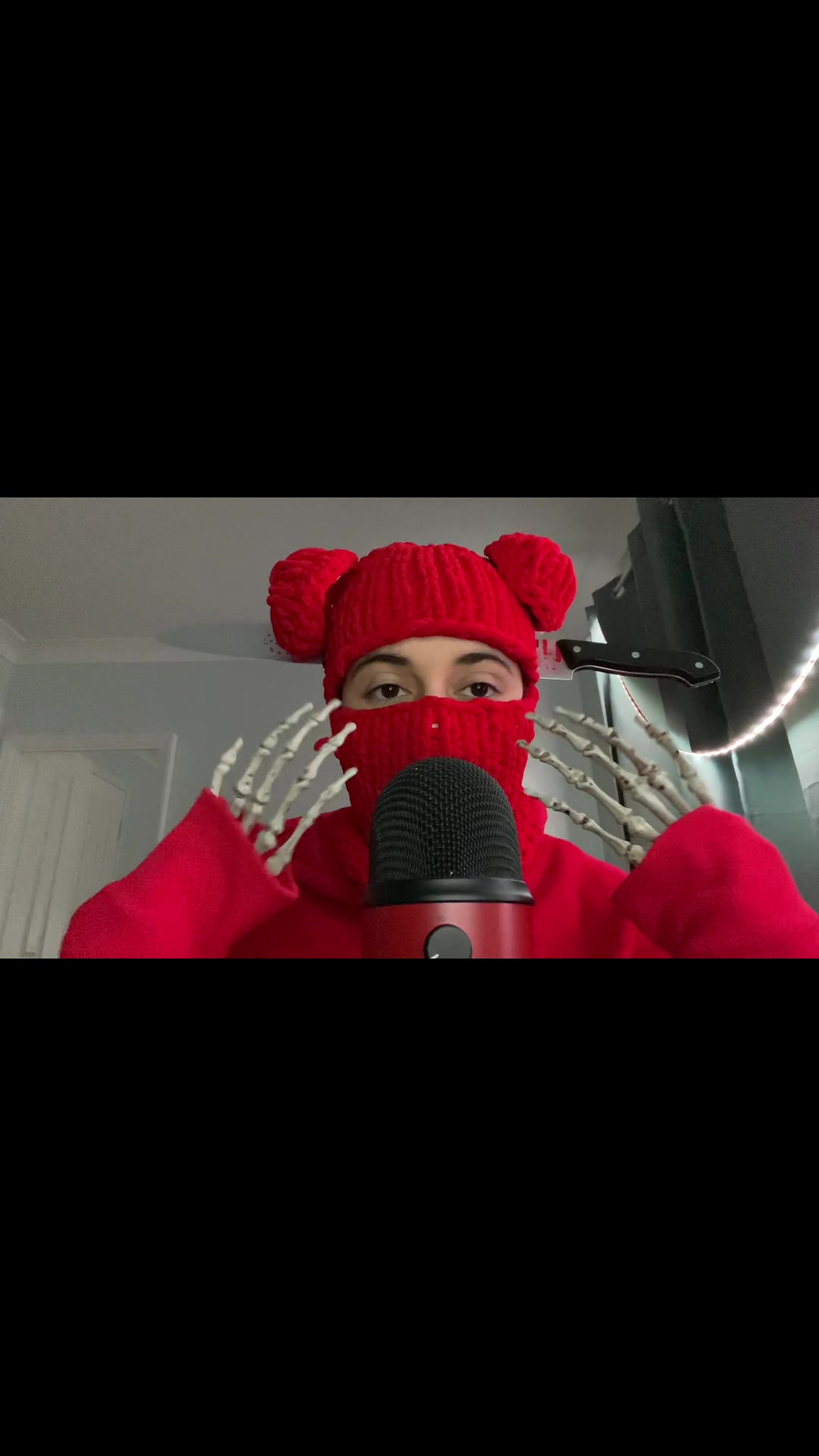 ASMR Skeleton hands mic scratching and | ASMR Bellaavocado 🥑 ...