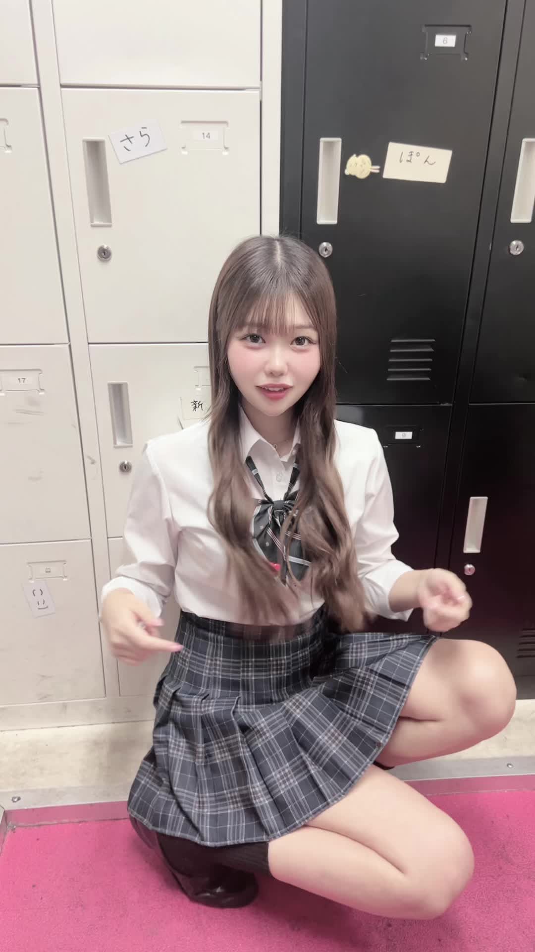 ロッカーもうちょっと大きくしてください🥺#江坂 #ガールズバー #3年B組 | 3年B組 みか🎀 (@mika_3b_mika)
