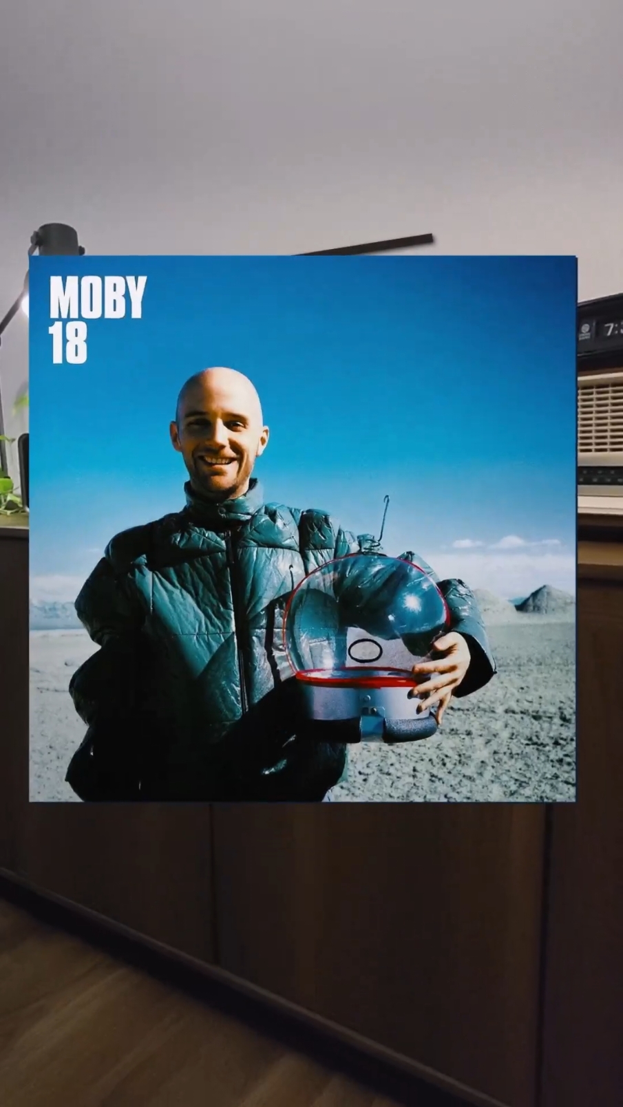 18 - @Moby Explora el arte del disco | Vinyl Zounds (@vinyl_zounds)