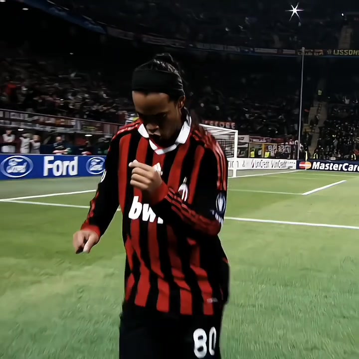 dancing😍#ronaldinho #рональдиньо | football (@football.slow)