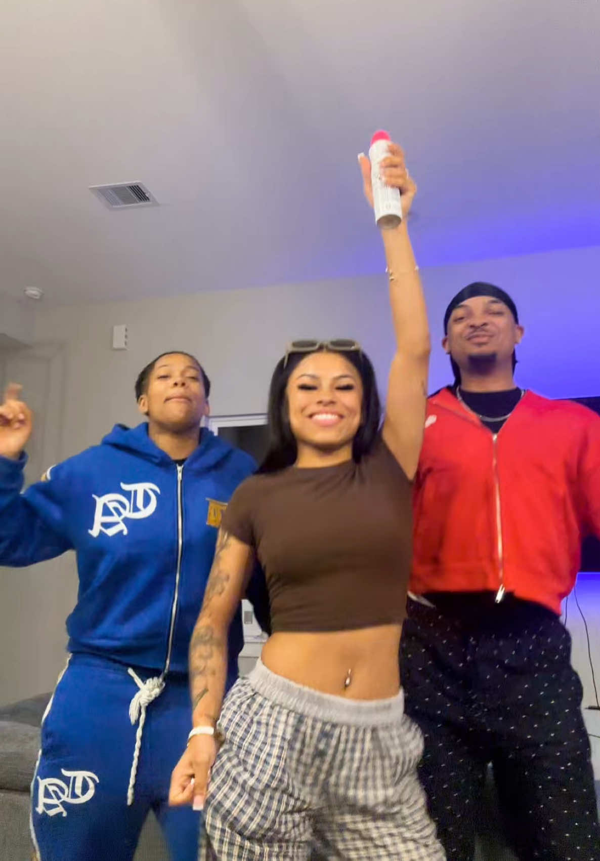 Nadia J (@notnadiajocelyn) - Urlebird