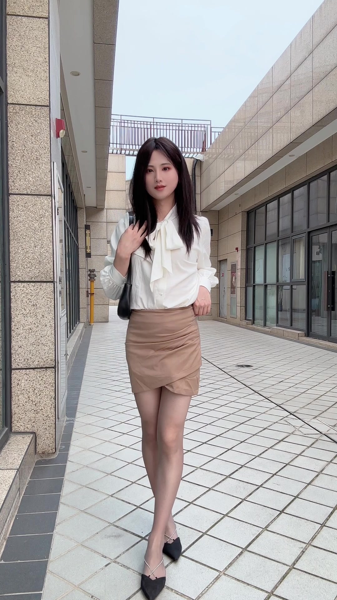 Elia Blaine (@eliablaine) - Urlebird