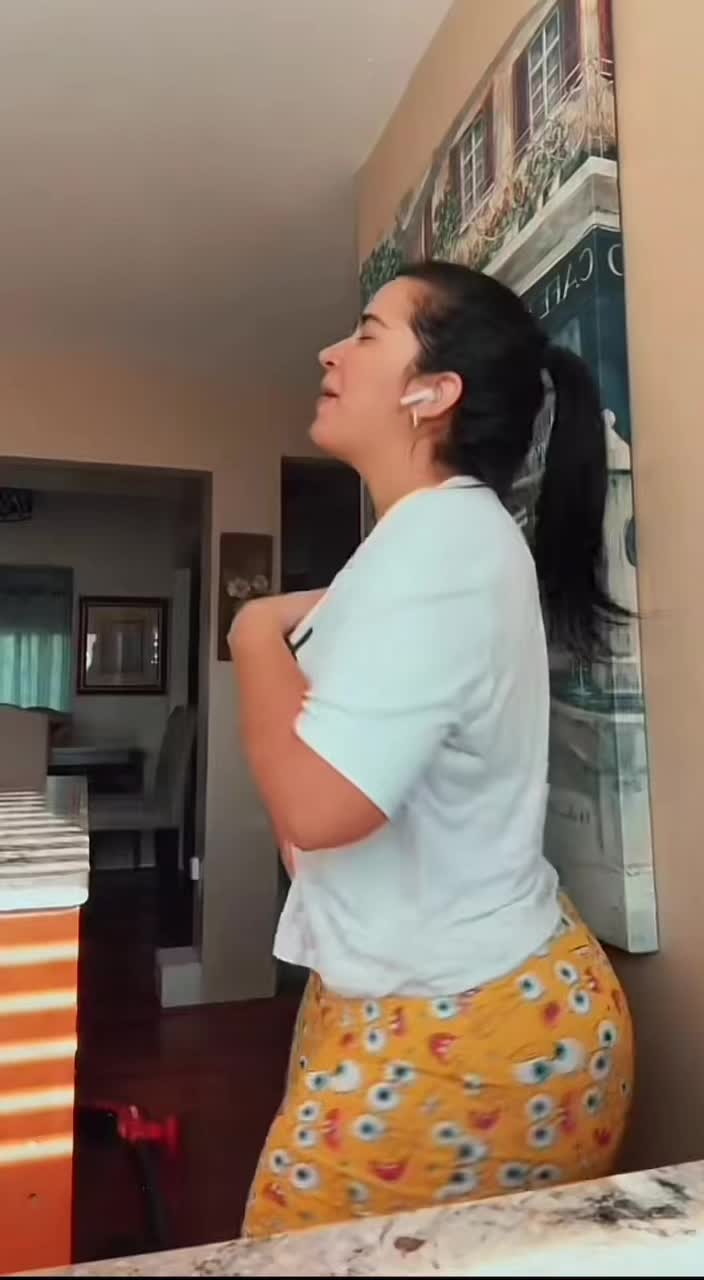 Estaba bailando otra canción y este | Pili$ (@soypia_06)