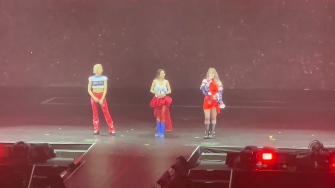 Day 2 of 2NE1 [WELCOME BACK] concert in | Mother Of Kpop ...