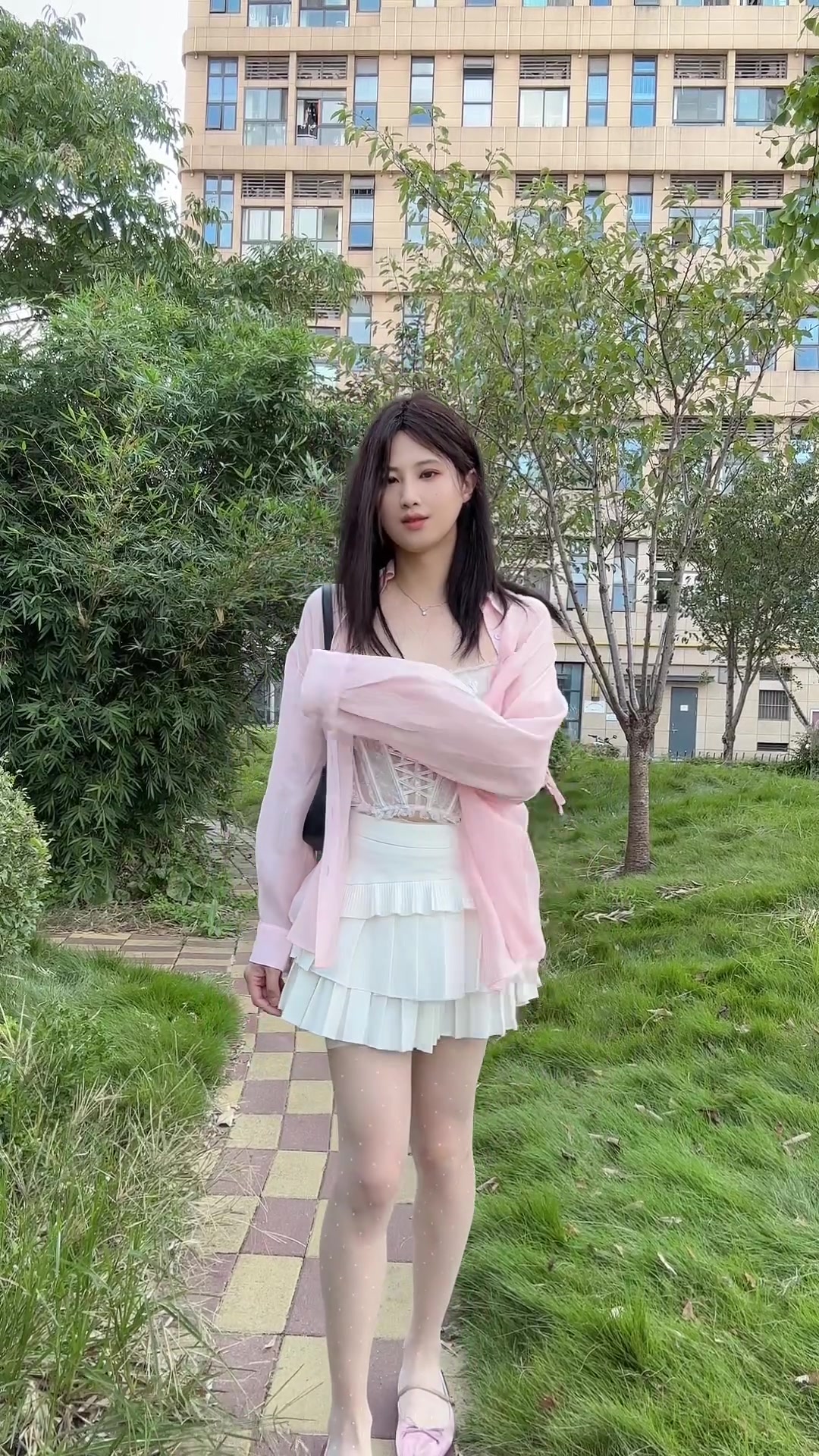 Elia Blaine (@eliablaine) - Urlebird