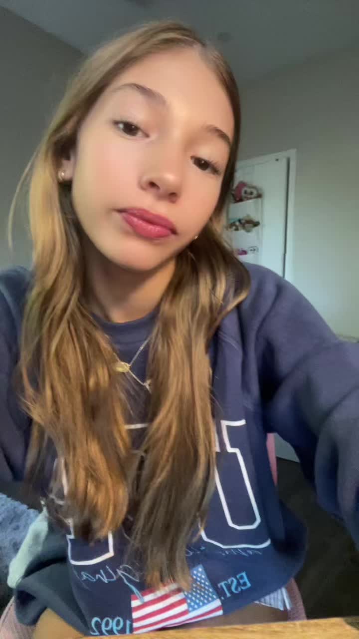 hiii_its ellie💓💐🪩 (@hiii_its.ellie) - Urlebird