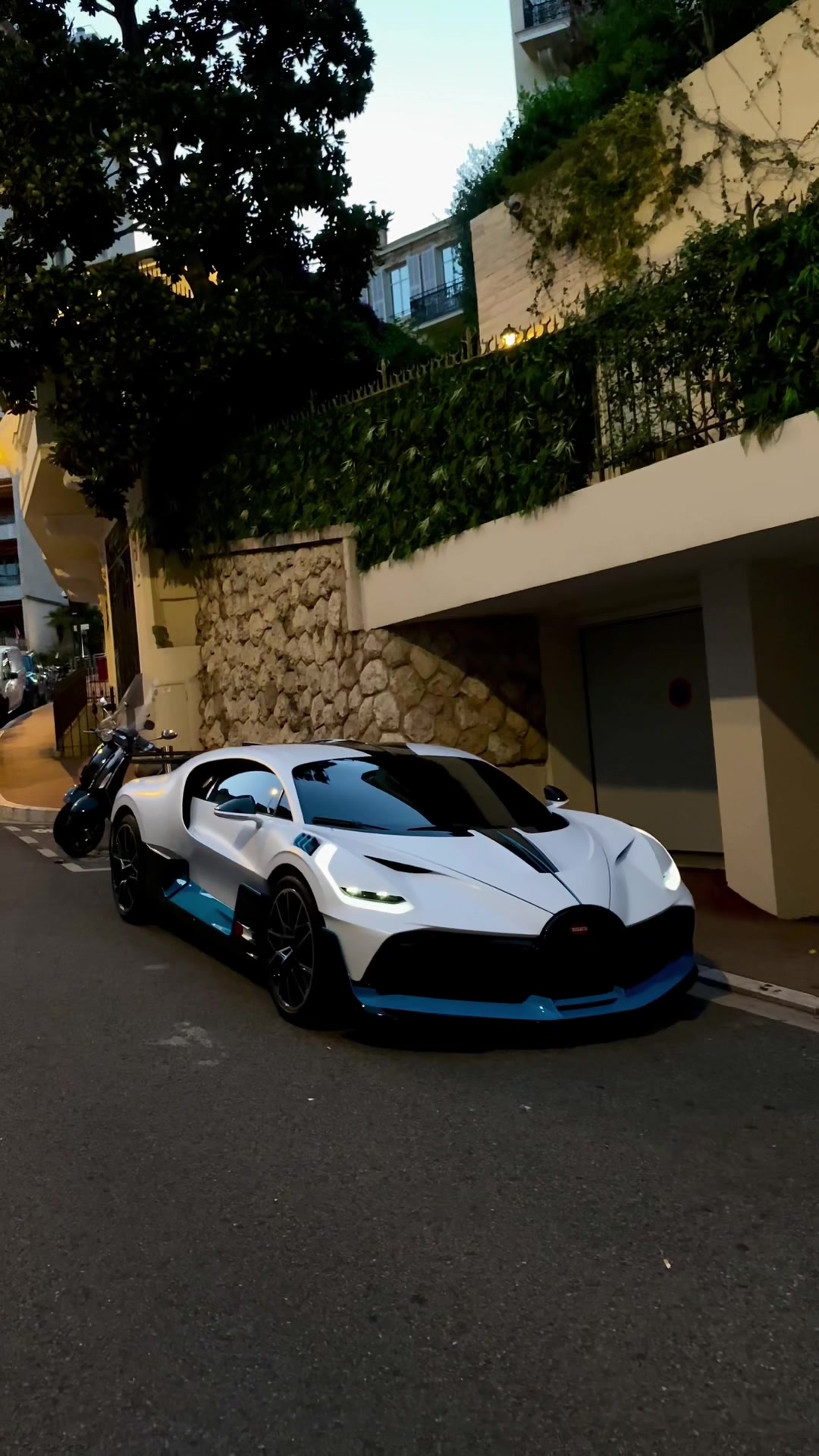 BUGATTI DIVO IN MONACO 🇲🇨 | #car #viral | Monaco Life (@monaco_cars_luxury)