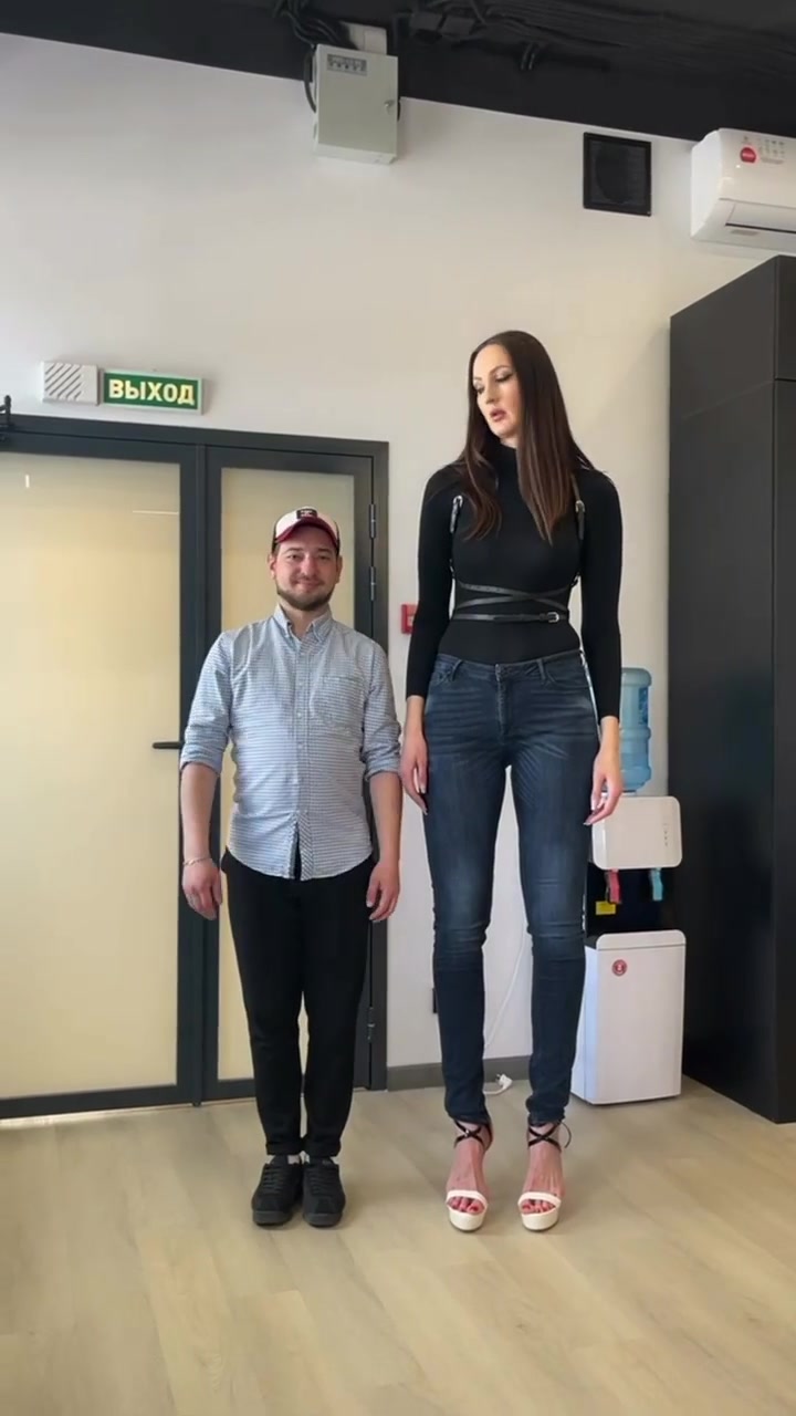 (Very Tall Model Ekaterina Lisina) | Anny_Tall (@anny_6feet10)