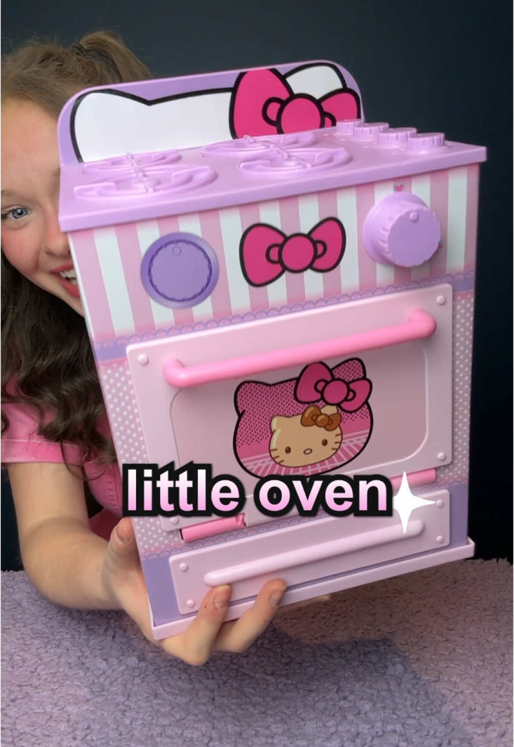 Mix, make & bake your own Hello | Zoe Colletti (@zoecolletti)