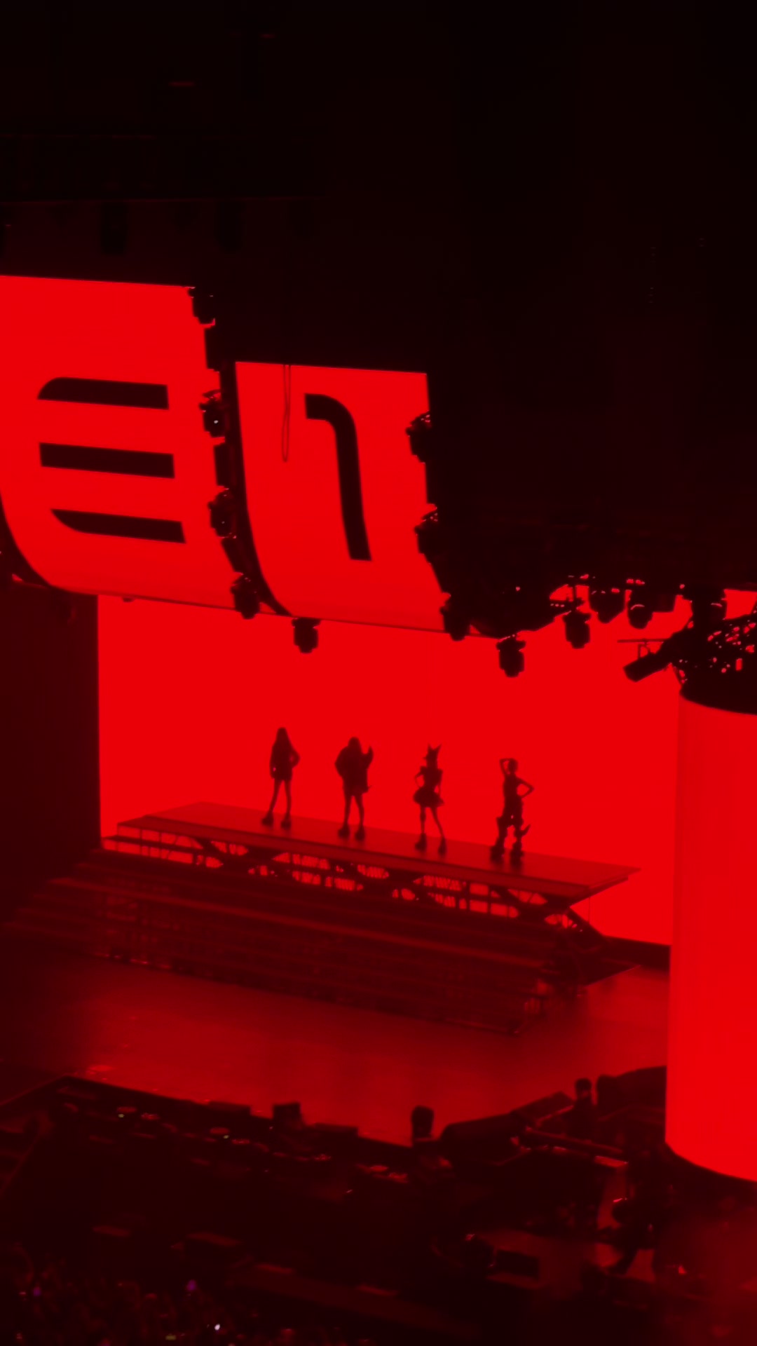2NE1 Welcome Back Concert Day 2. Intro | Jkar (@jkarbulauan)
