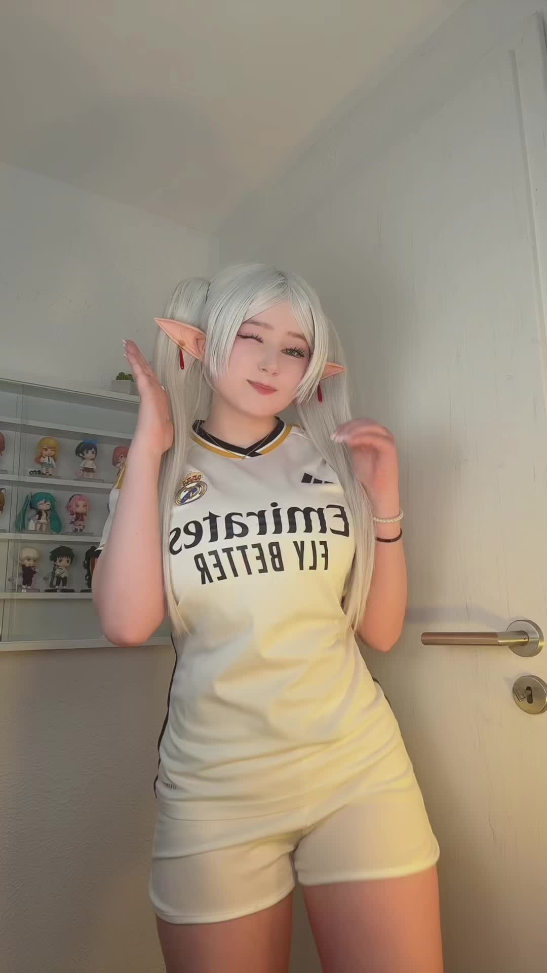 twitch.tv/upminaa (@upminaa.cos) - Urlebird