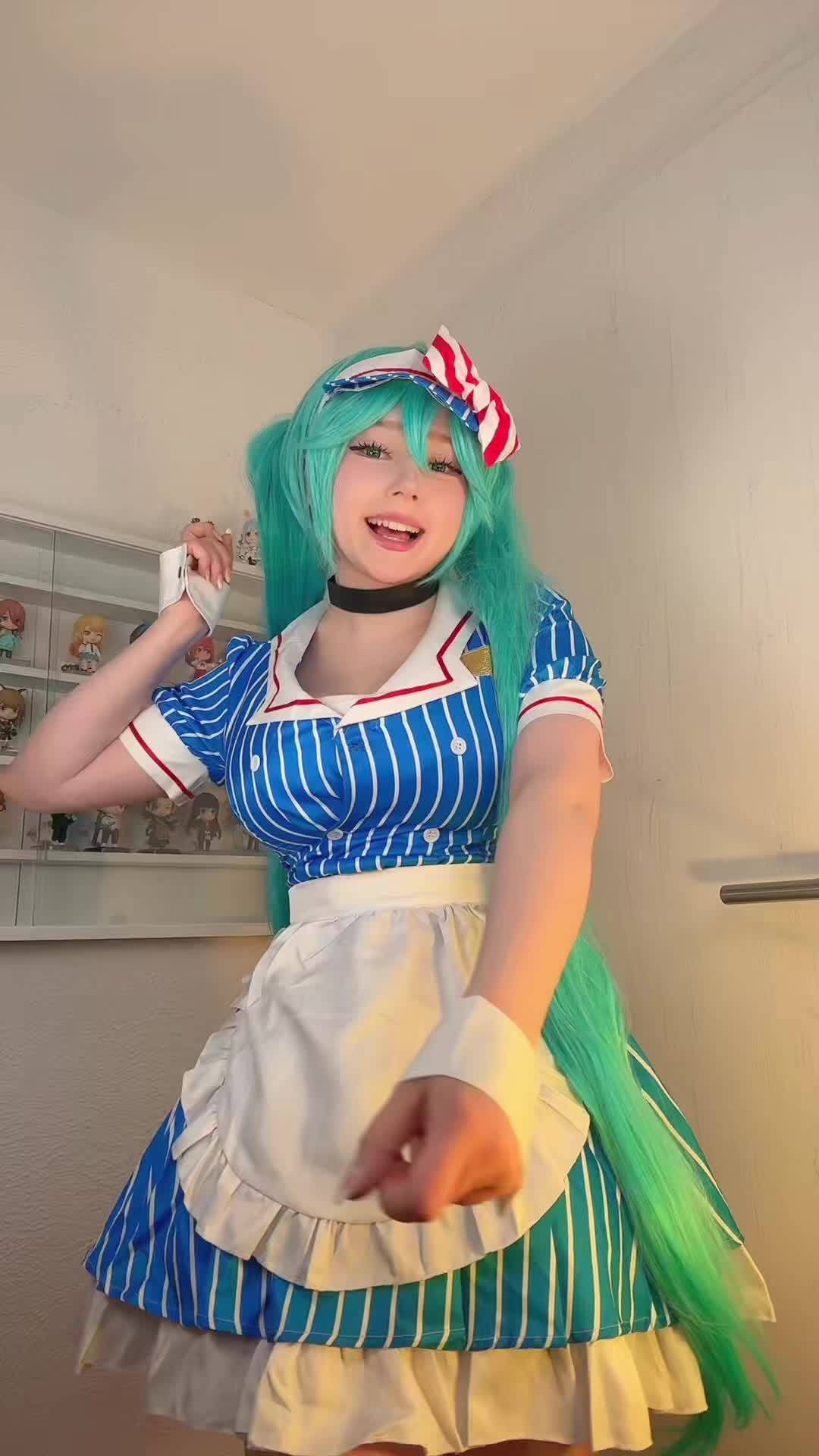 twitch.tv/upminaa (@upminaa.cos) - Urlebird