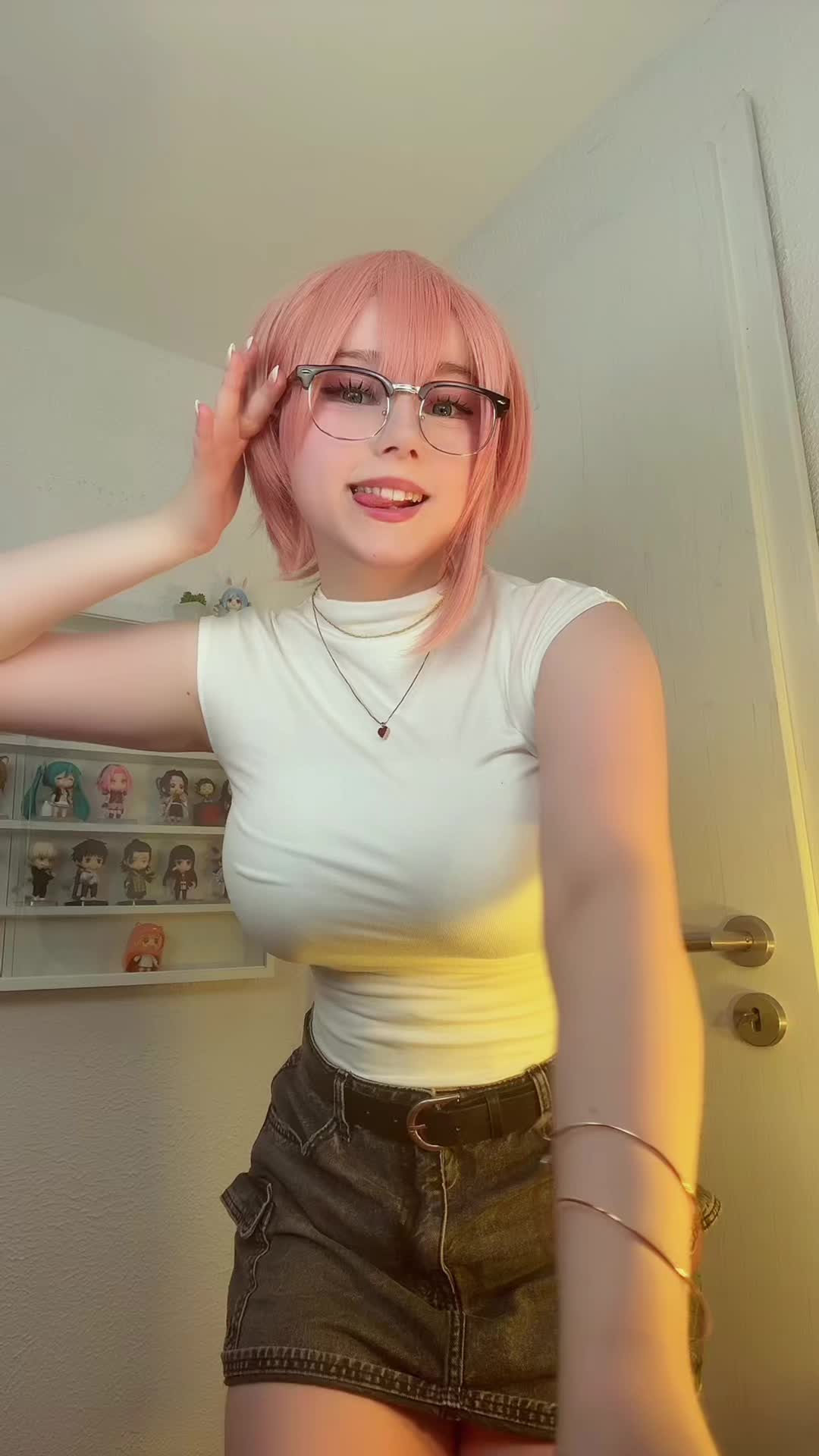 twitch.tv/upminaa (@upminaa.cos) - Urlebird