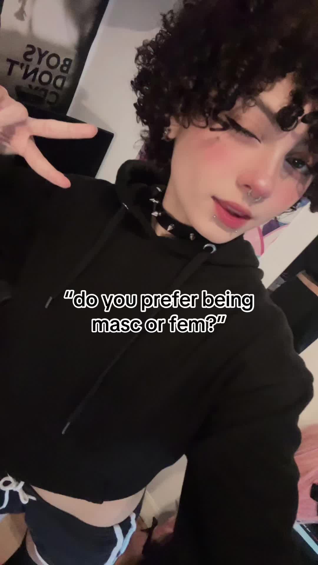 being androgynous is so fun #femboy | 𝙙𝙚𝙧𝙥𝙮𝙚𝙫 (@derpyev)