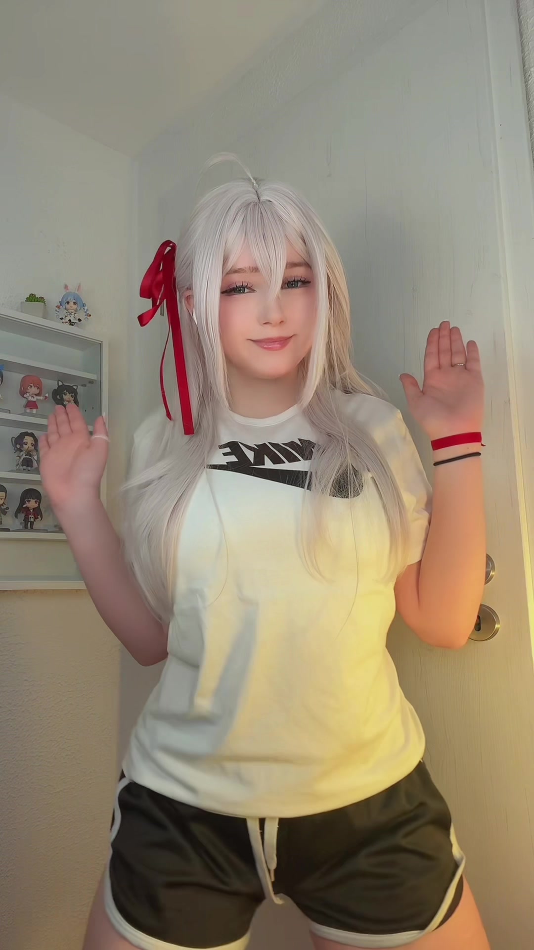 twitch.tv/upminaa (@upminaa.cos) - Urlebird