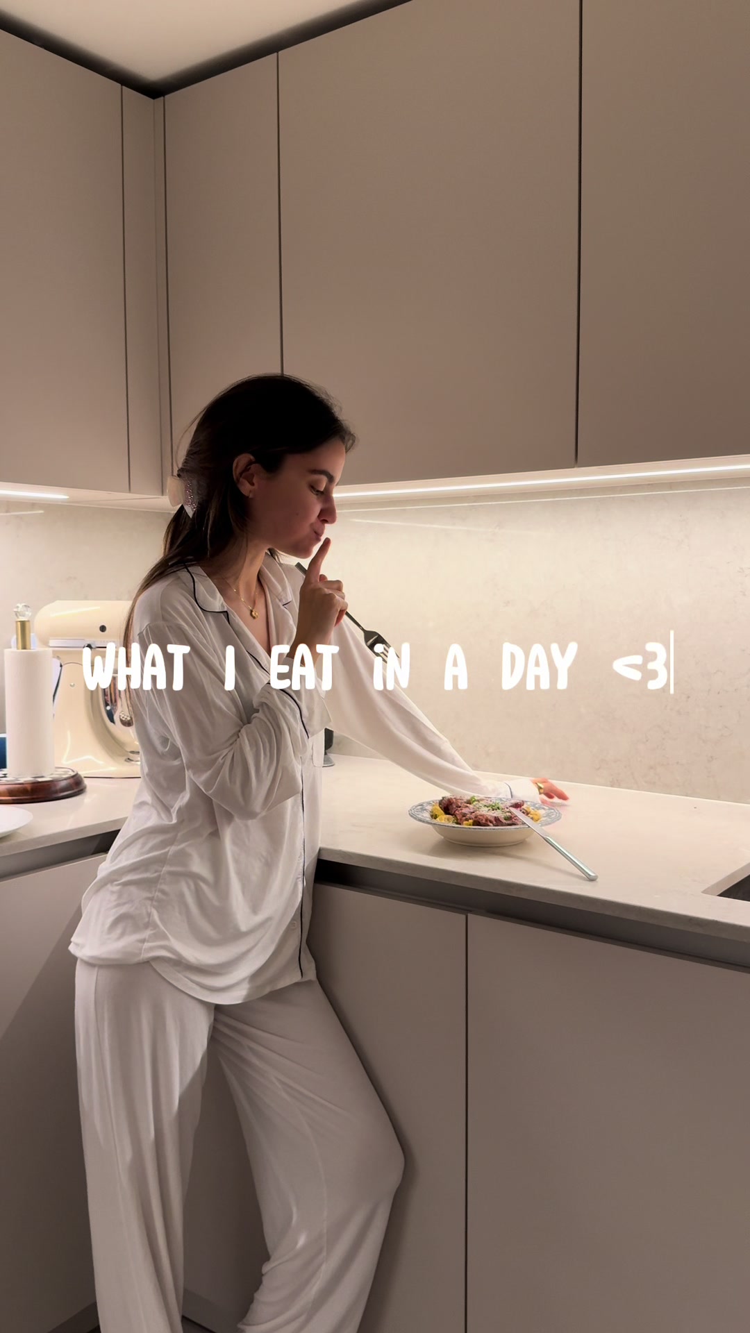 what i eat in a day! 🍓🍝 #wieiad | Lidia Mera (@lidiavmera)
