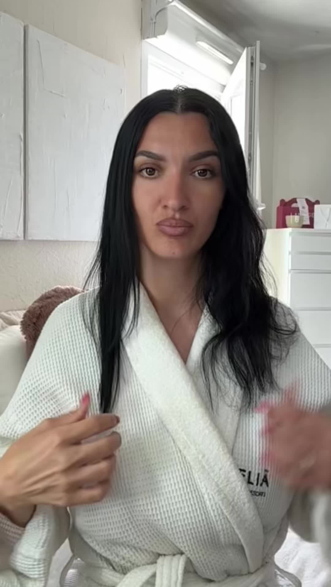 molyemoff 🖤 (@molyemoff) - Urlebird