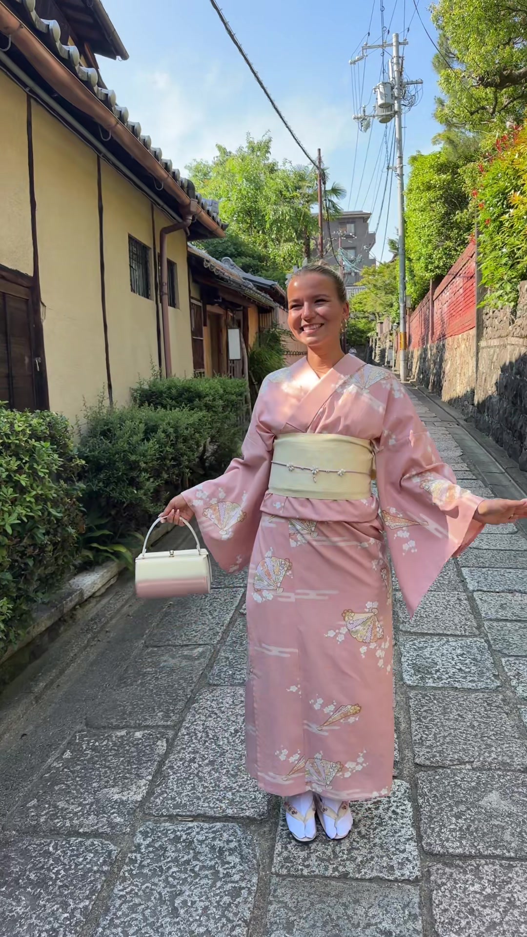 alinaxloves (@alinaxloves) - Urlebird