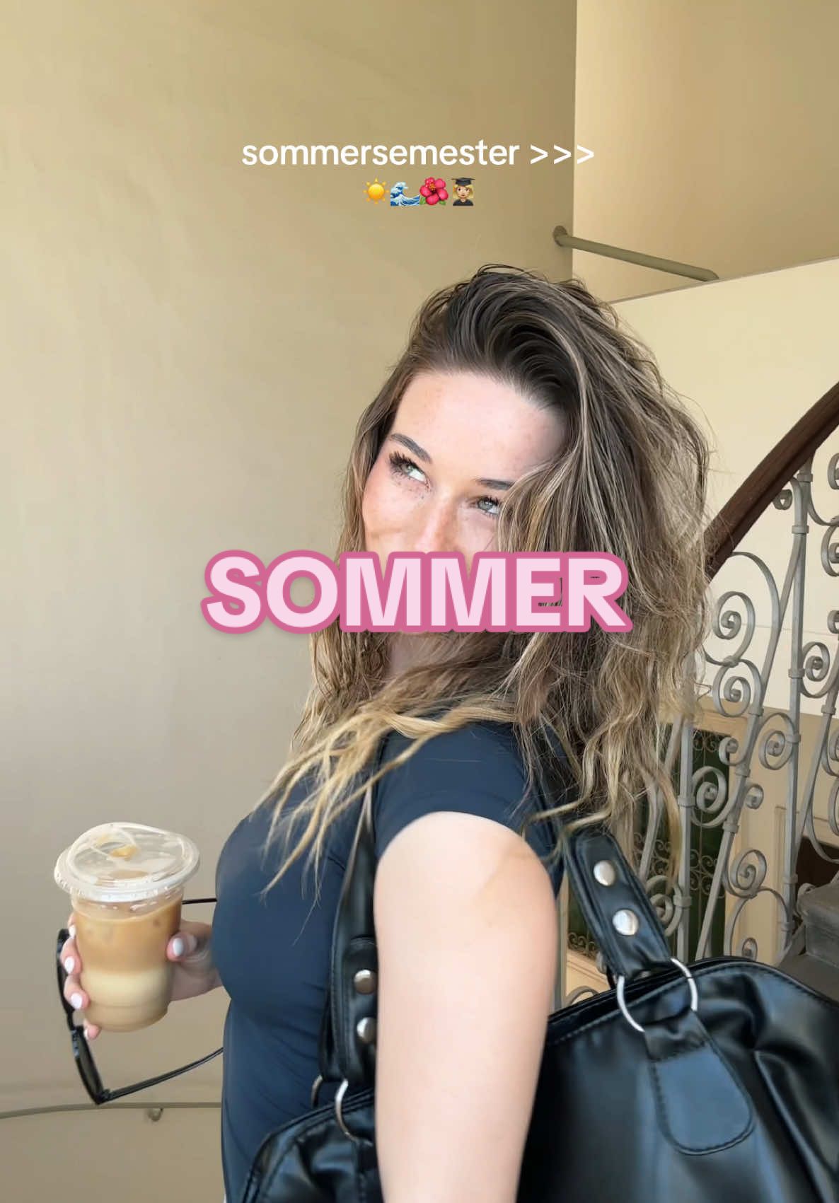 JennyⒷ (@jennybelly_) - Urlebird