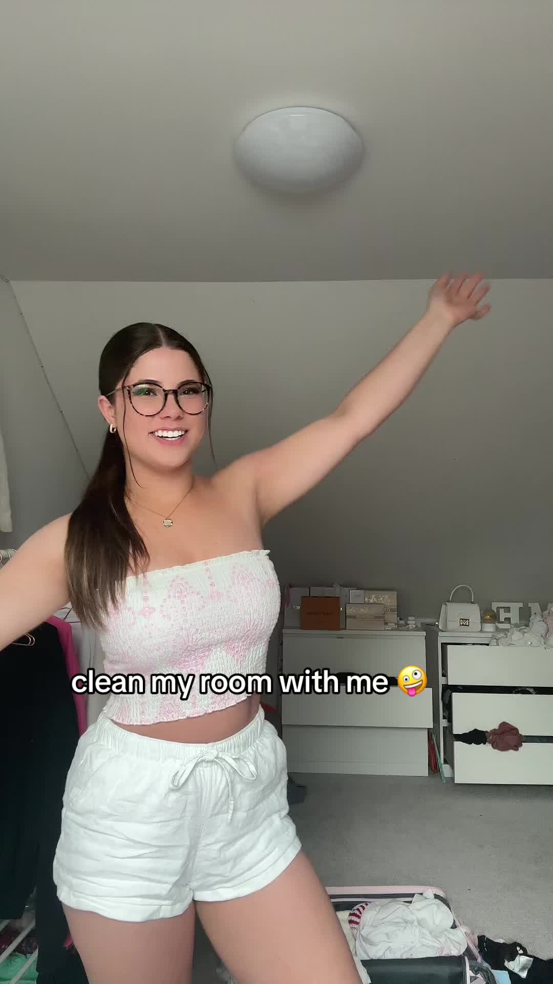 𝐋𝐢𝐥𝐨𝐮 (@lil.lilou.secret) - Urlebird