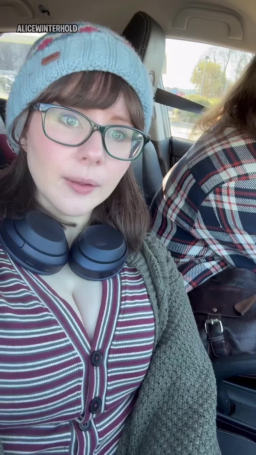 Alice Winterhold (@alicedoeswonderland) - Urlebird
